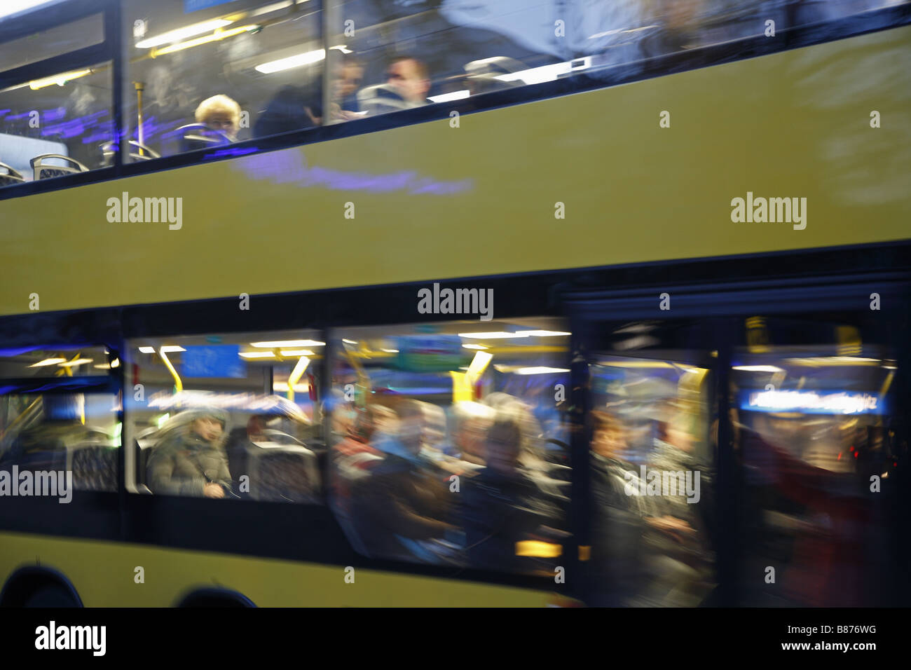 Berlin night bus stop hi-res stock photography and images - Alamy