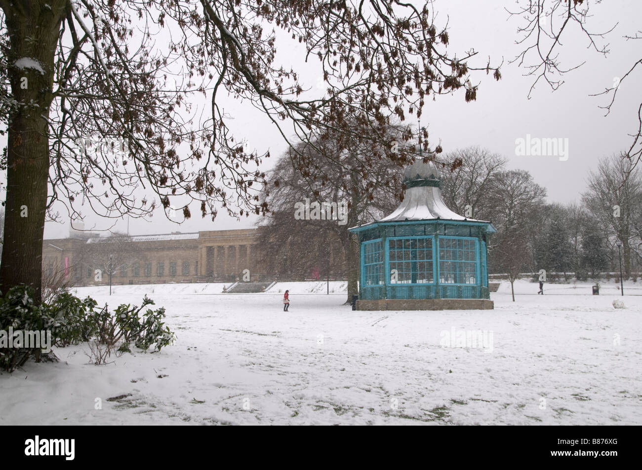 Snow scene in Western Park in Sheffield during heavy snows South ...