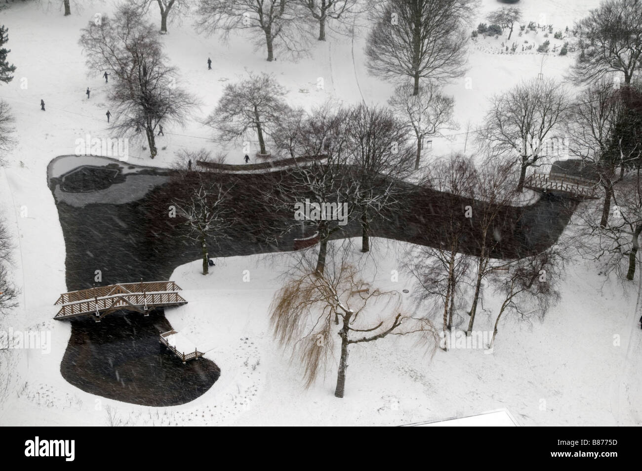 Snow scene in Western Park in Sheffield after heavy snows in Britain ...