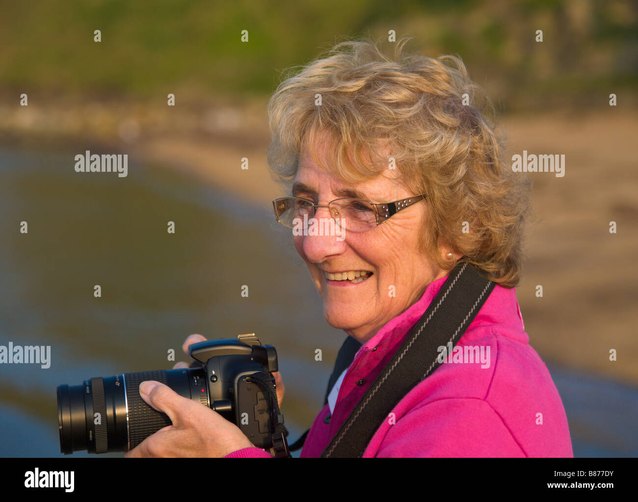 Using canon camera hi-res stock photography and images - Alamy