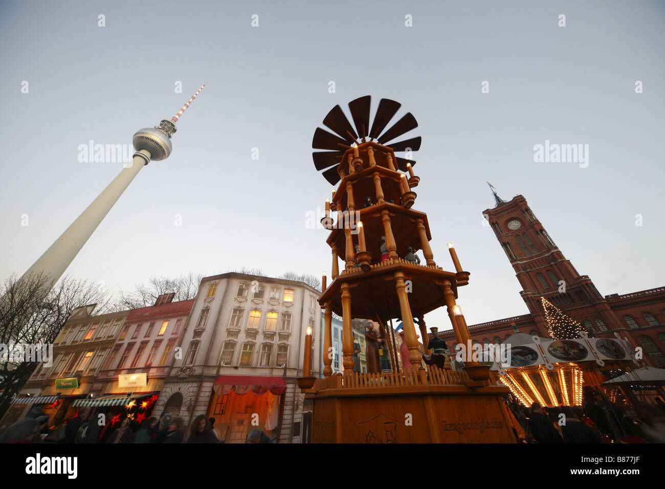Berlin Rotes Rathaus Red Town Hall Weihnachtsmarkt Christmas Market ...