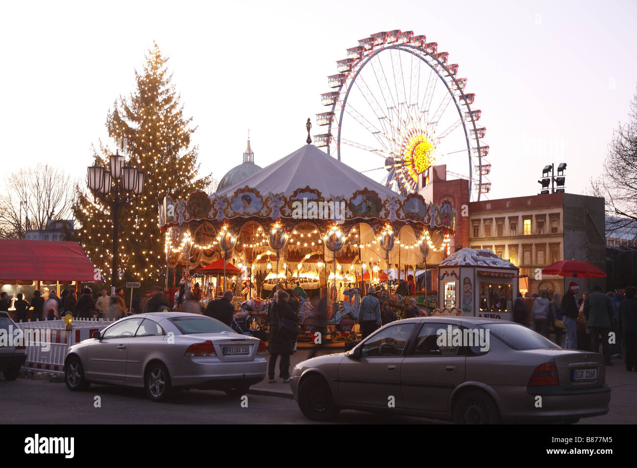 Berliner weihnachtsmarkt riesenrad hi-res stock photography and images ...