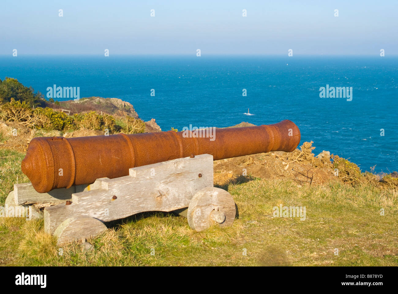 Napoleonic cannon on the cliff top, Sark Stock Photo - Alamy