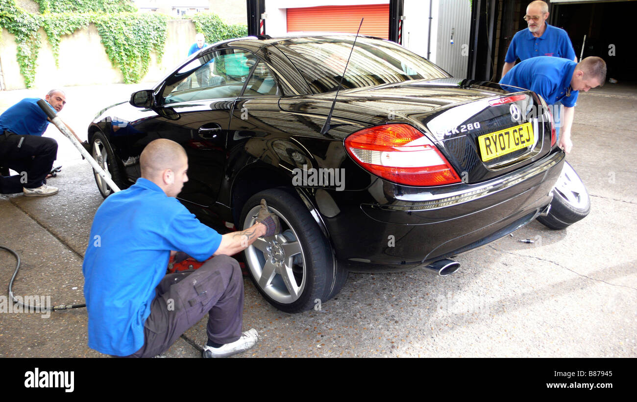 Fitting of tyre to car Stock Photo - Alamy