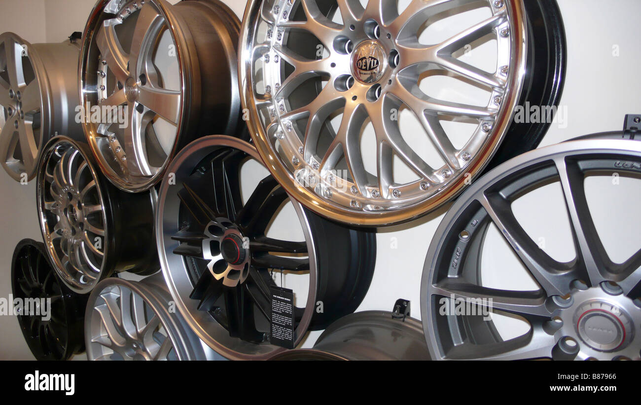 Car show room for sale hi-res stock photography and images - Alamy