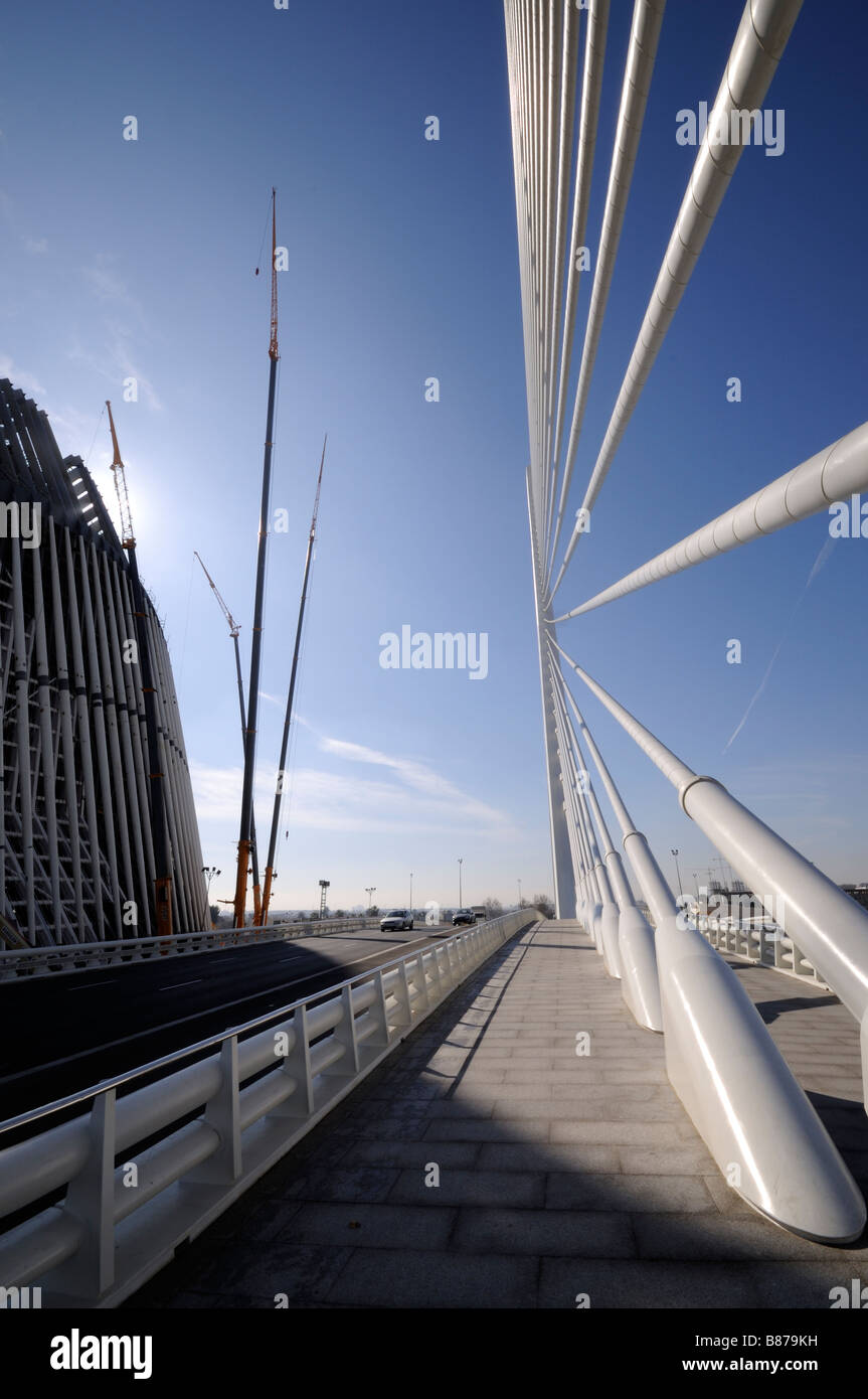 "Agora" building and "L'Assut de l'Or" bridge (both by Santiago ...