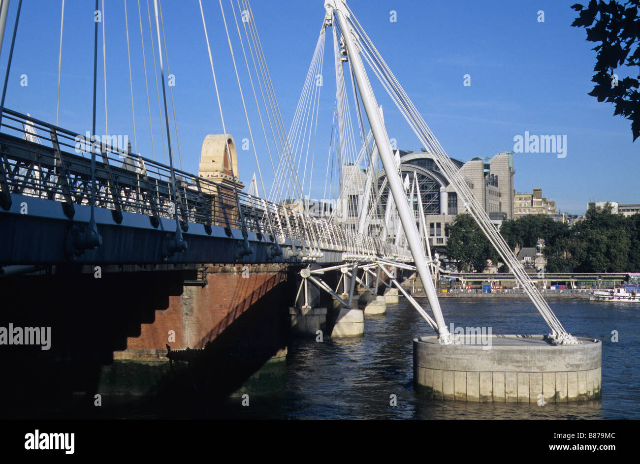 London, Hungerford Bridge, with northern Golden Jubilee Bridge, view ...