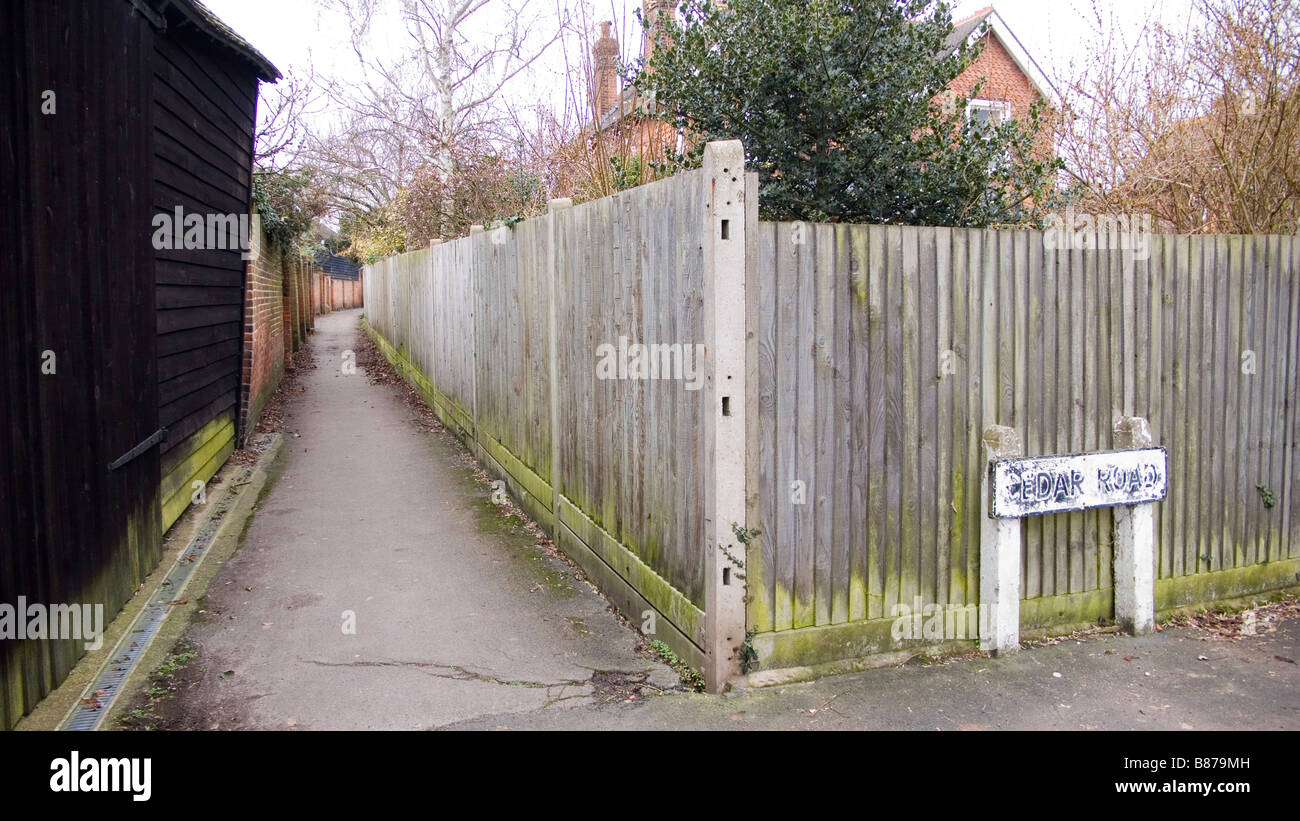 Dangerous back alley hi-res stock photography and images - Alamy