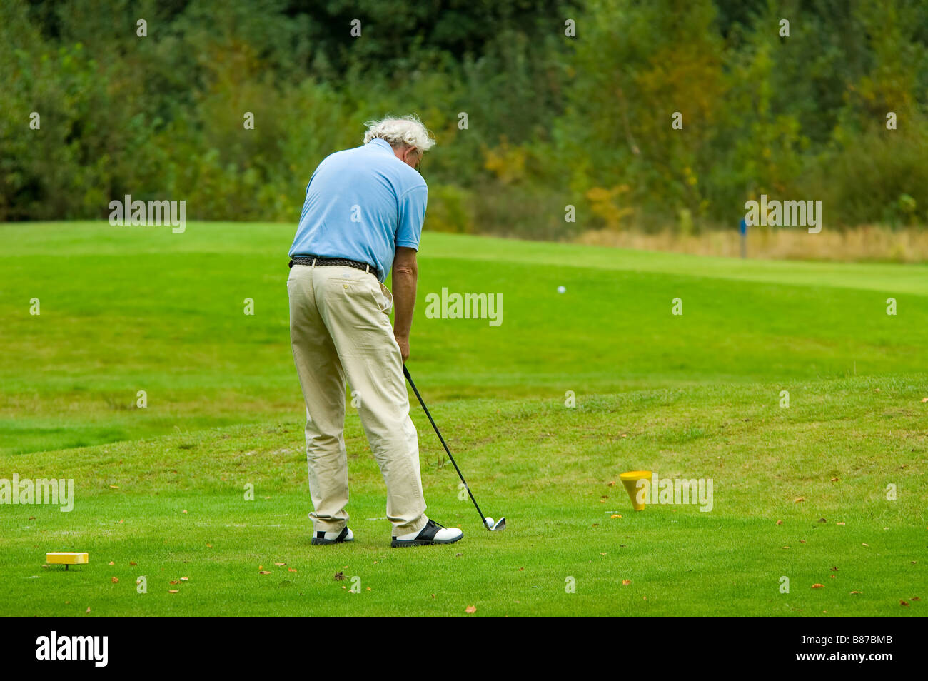senior man playing golf Stock Photo - Alamy