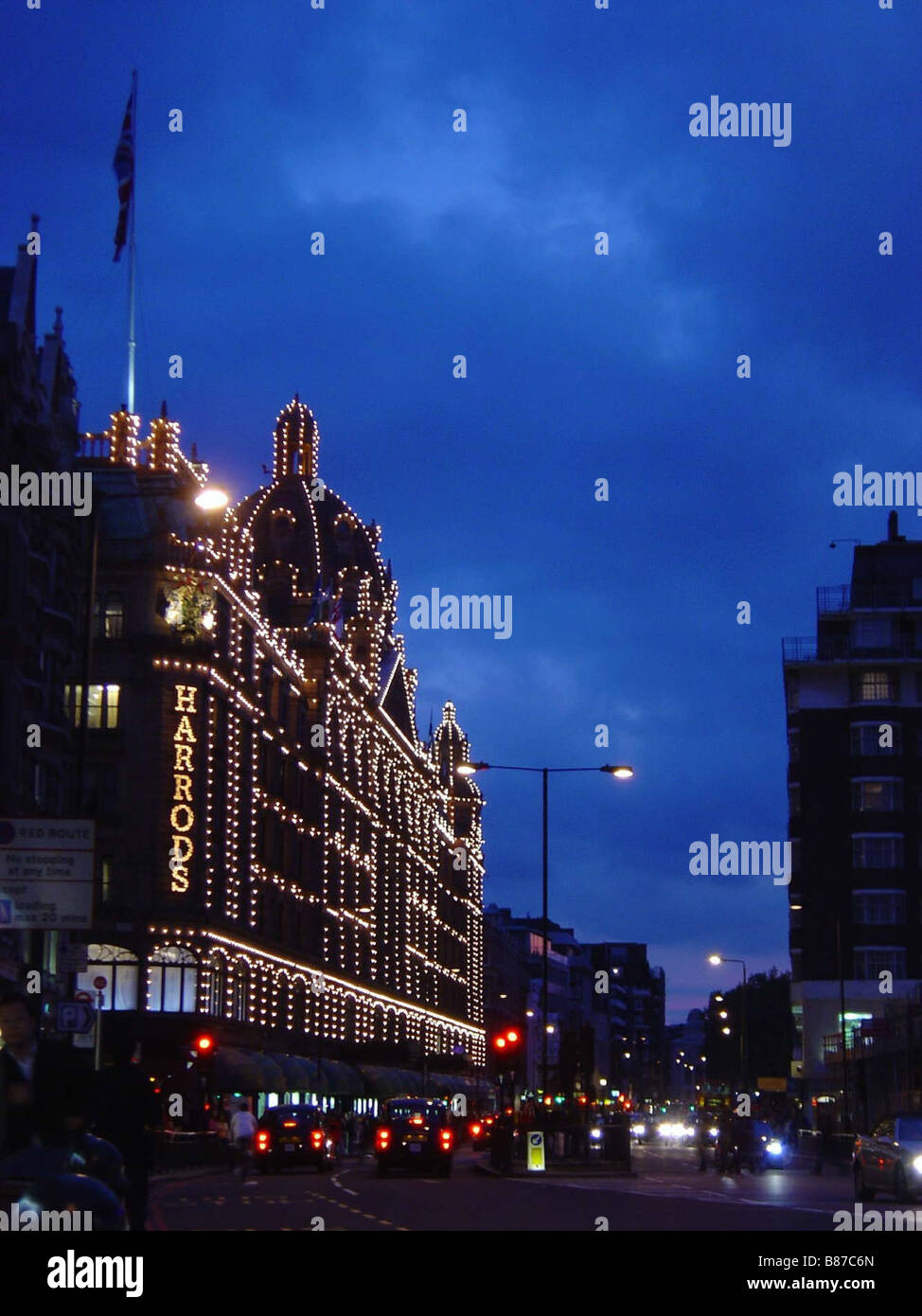 Illuminated facade of the Harrod's Stock Photo - Alamy
