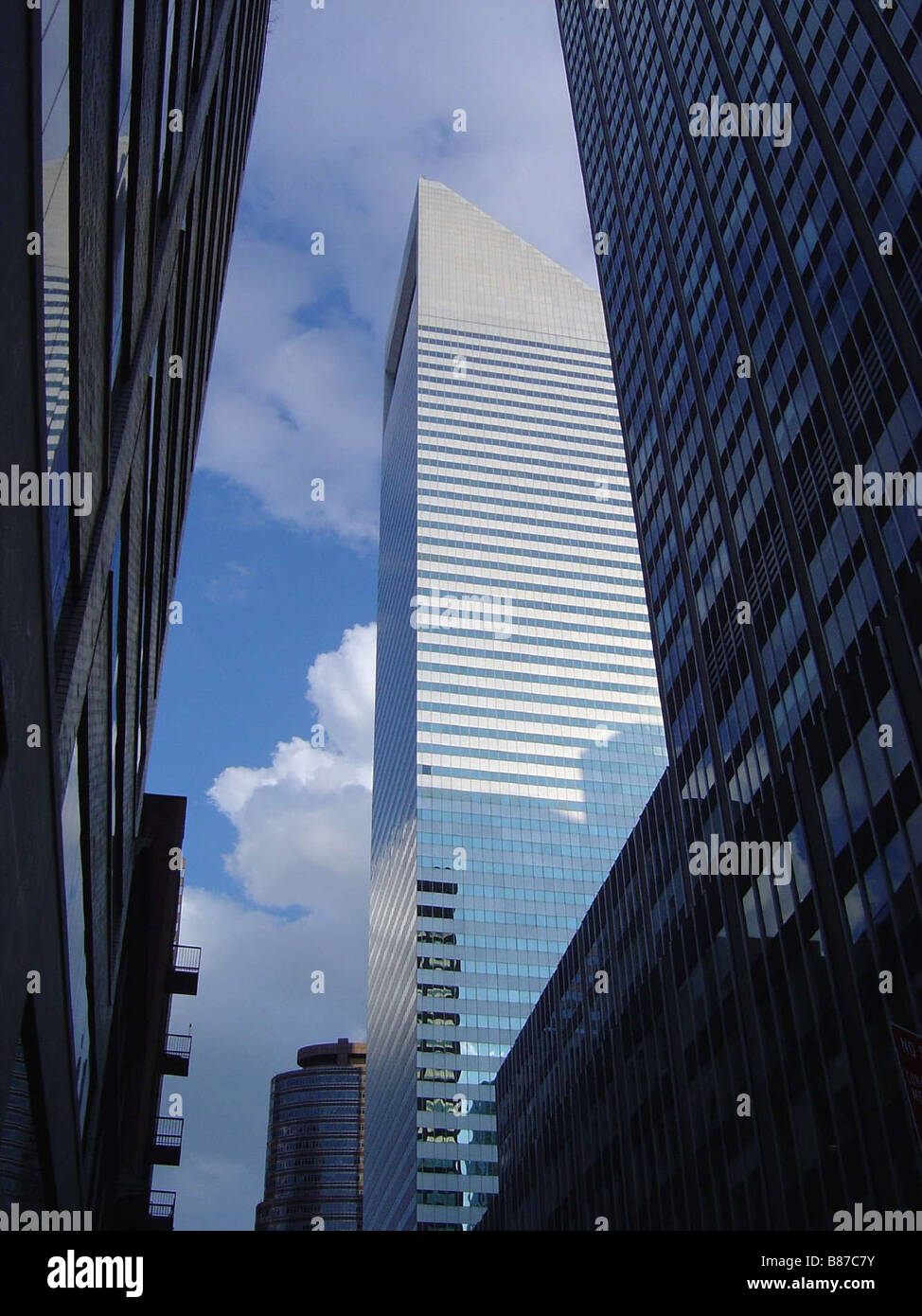 East 54th street in new york hi-res stock photography and images - Alamy