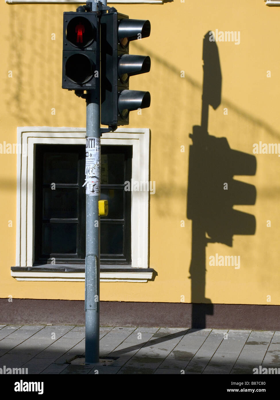 Red light semaphore hi-res stock photography and images - Alamy