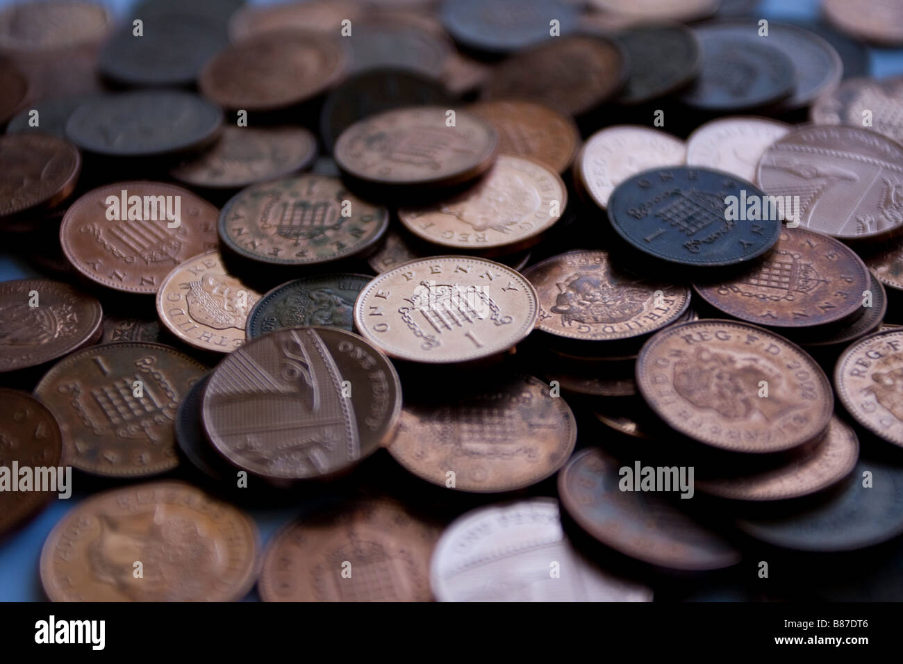 Lots of pennies hi-res stock photography and images - Alamy