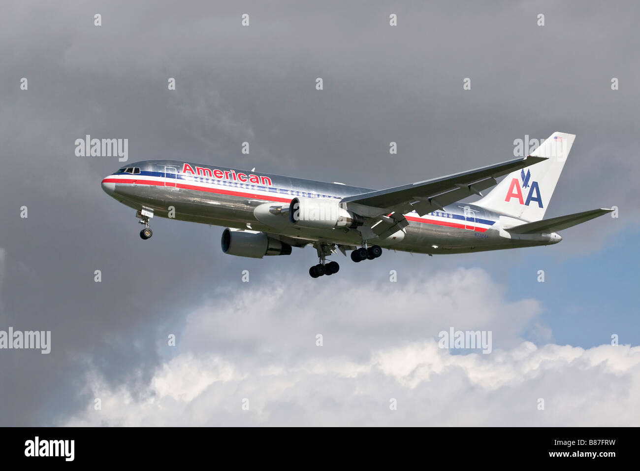 Boeing 767 cockpit hi-res stock photography and images - Alamy
