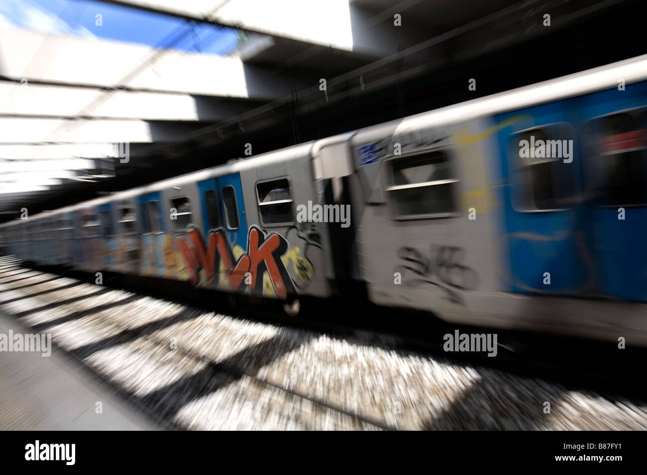 Moving works of art hi-res stock photography and images - Alamy