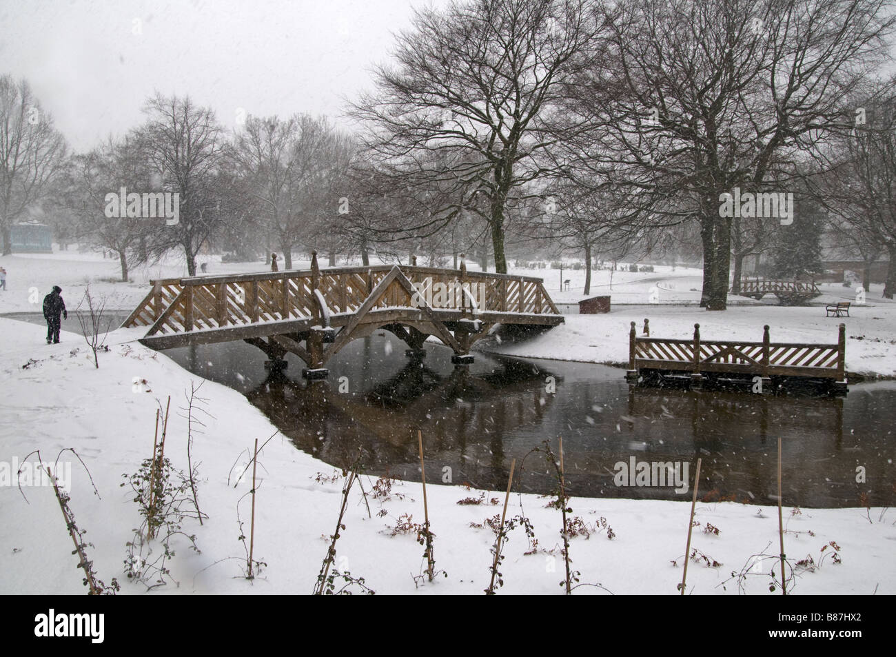 Snow scene in Western Park in Sheffield during heavy snows South ...