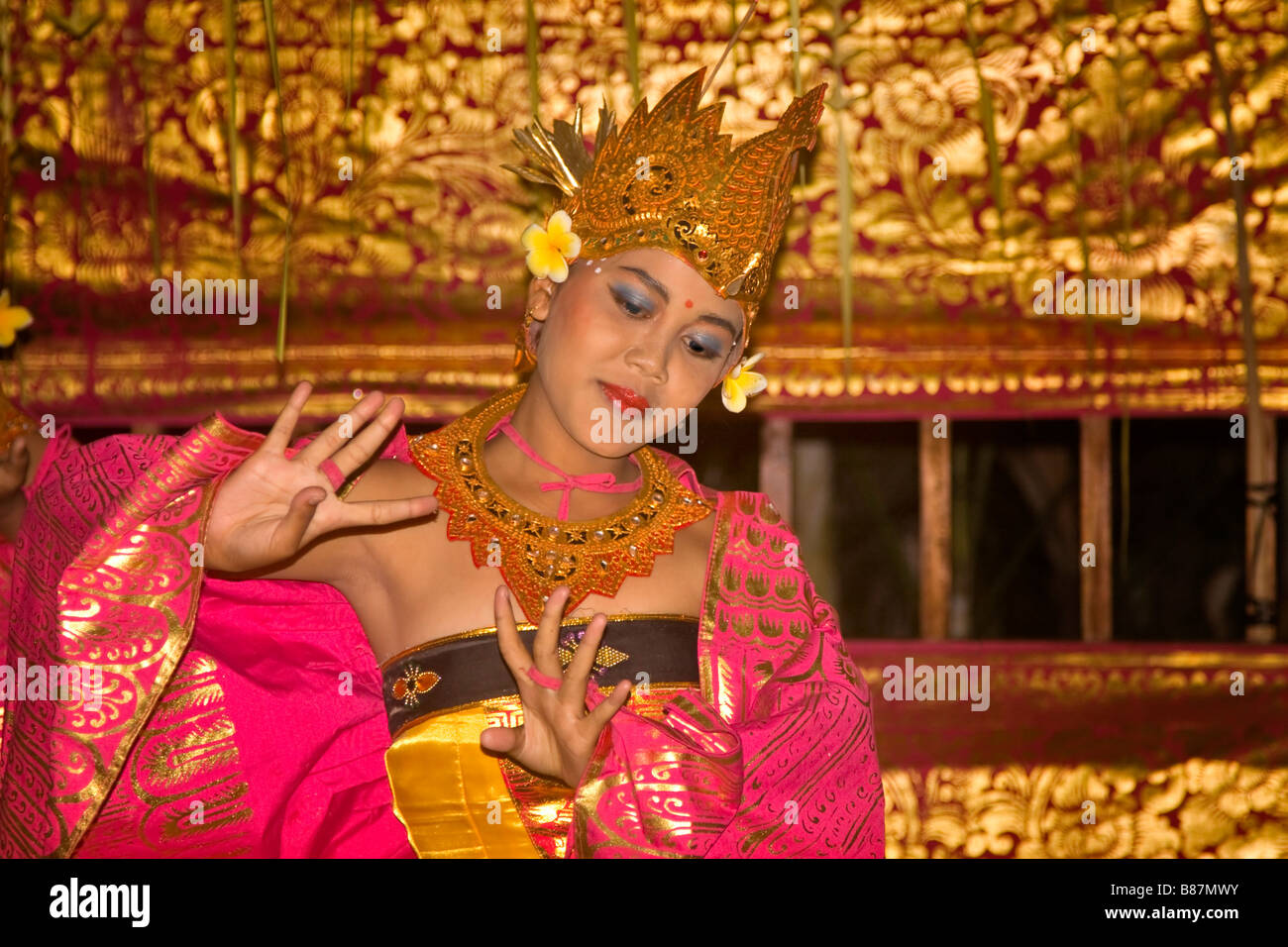 Balinese dancer hi-res stock photography and images - Alamy