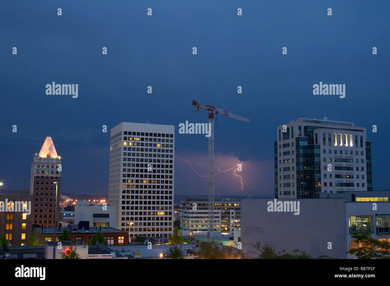 Lightning strikes building hi-res stock photography and images - Alamy