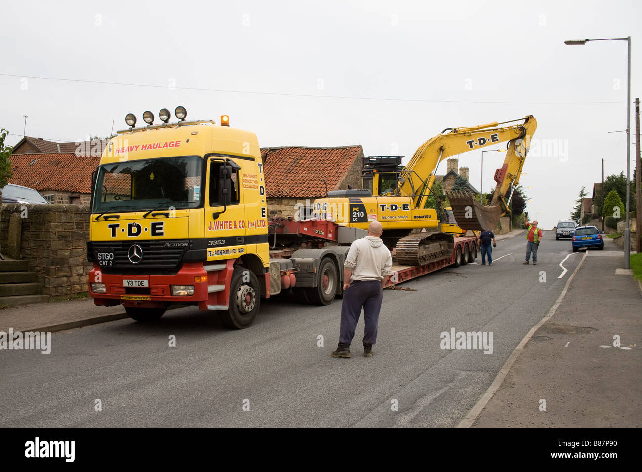 TDE articulated low loader lorry loading demolition machine at Todwick ...