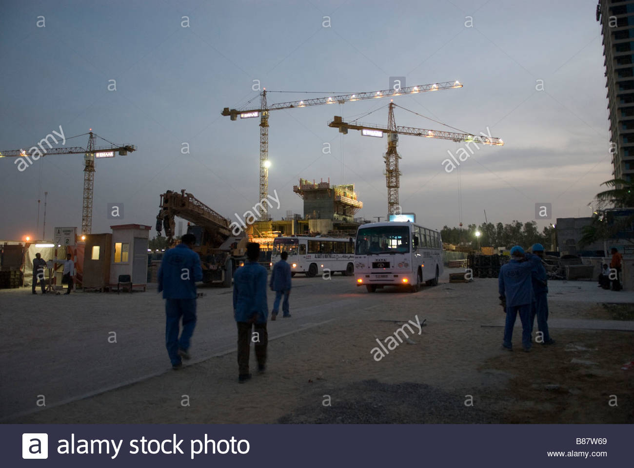 Dubai Construction Worker High Resolution Stock Photography and Images ...