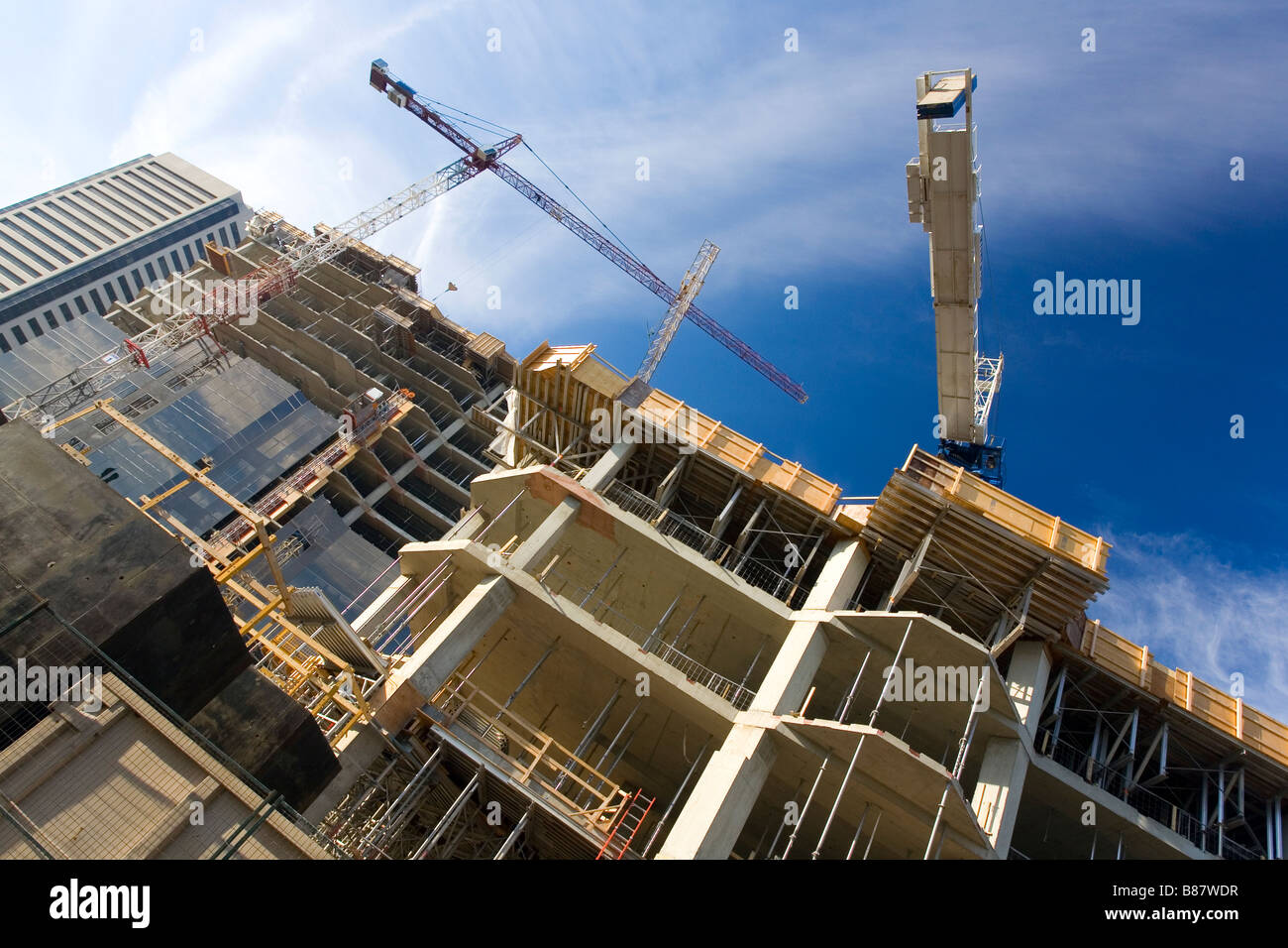 Construction of a downtown building Stock Photo - Alamy