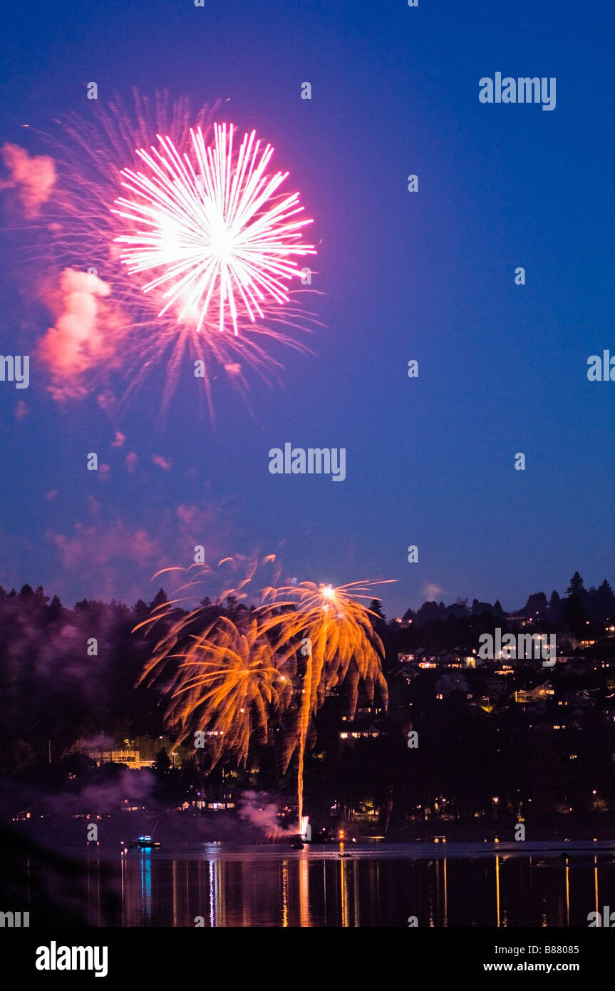 Willamette River, Portland, Oregon, USA; Fireworks Stock Photo - Alamy