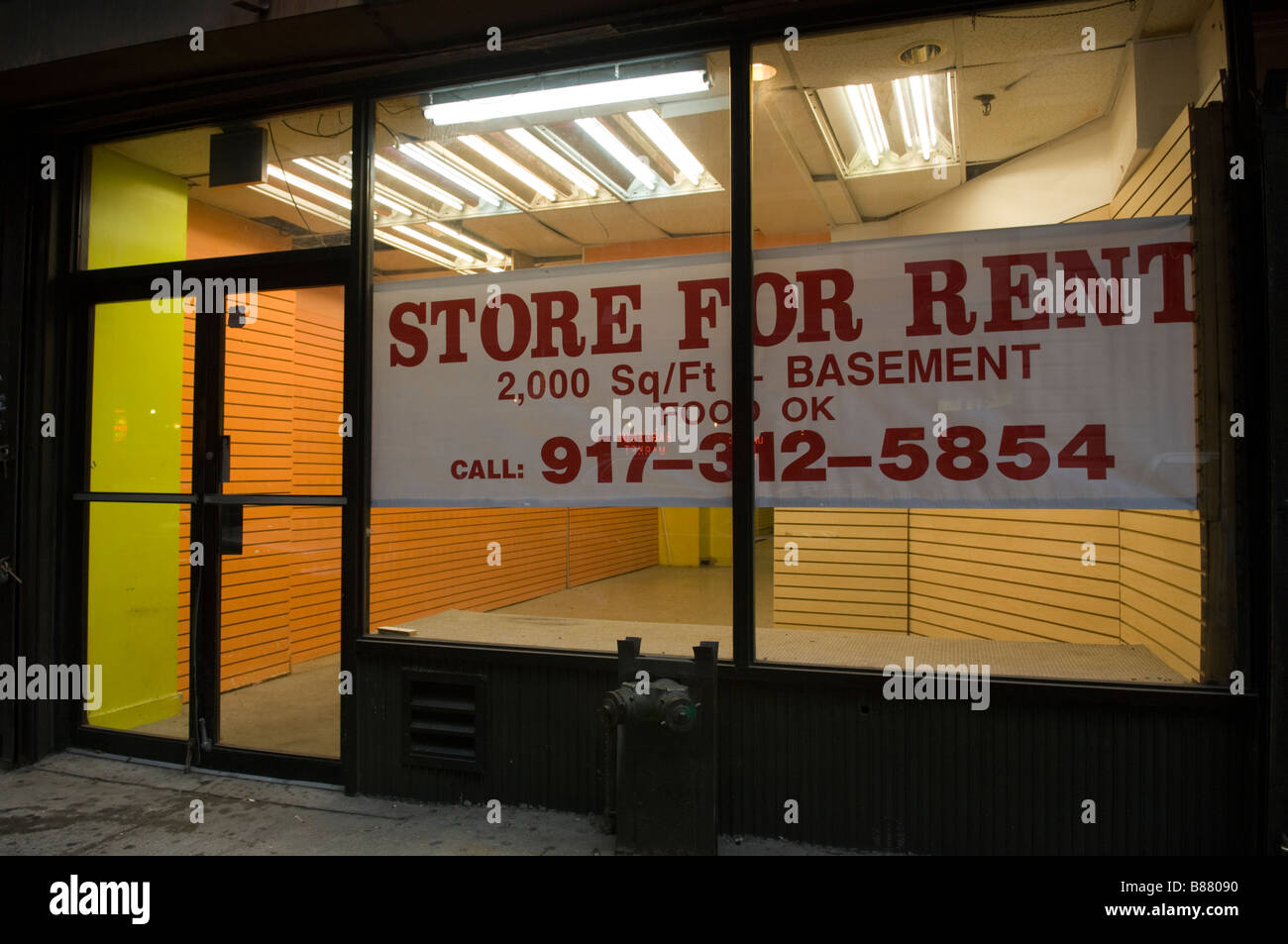 Empty shop for rent hi-res stock photography and images - Alamy