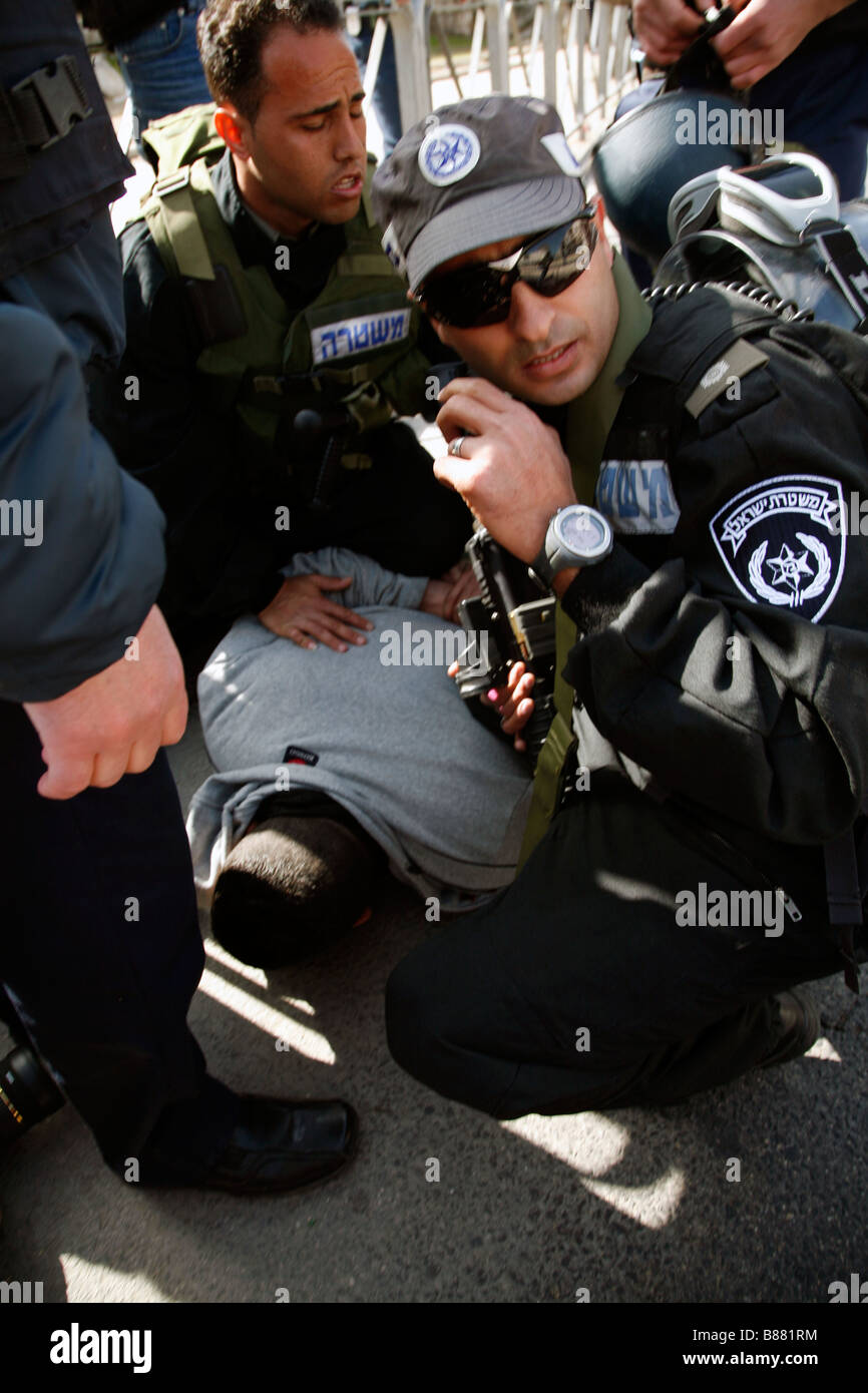 Palestinian policemen hi-res stock photography and images - Alamy