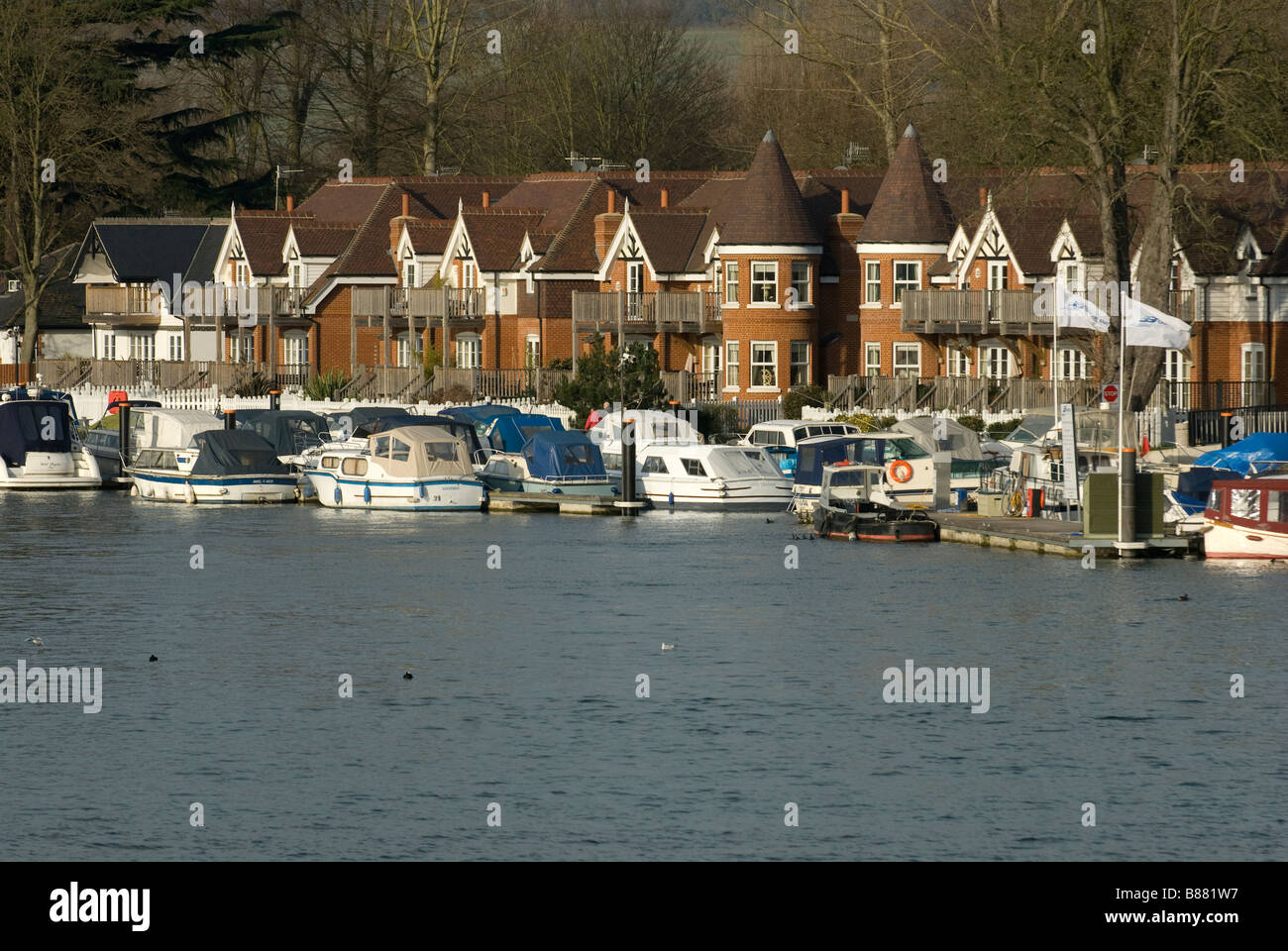 Bourne end buckinghamshire hi-res stock photography and images - Alamy