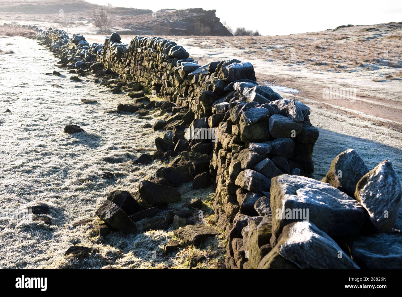 Tumble down stone wall hi-res stock photography and images - Alamy