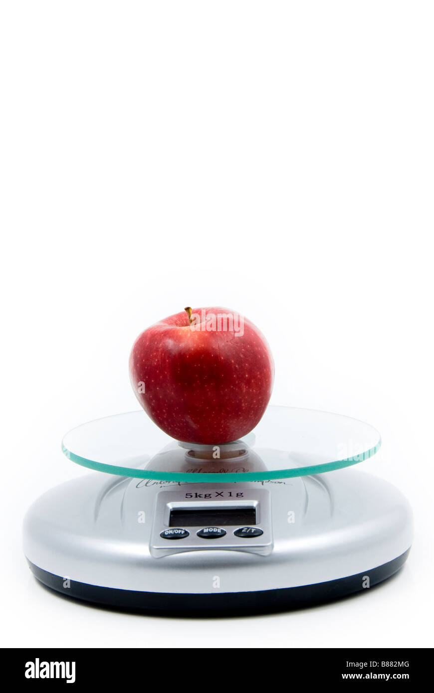 apple on a set of scales Stock Photo - Alamy