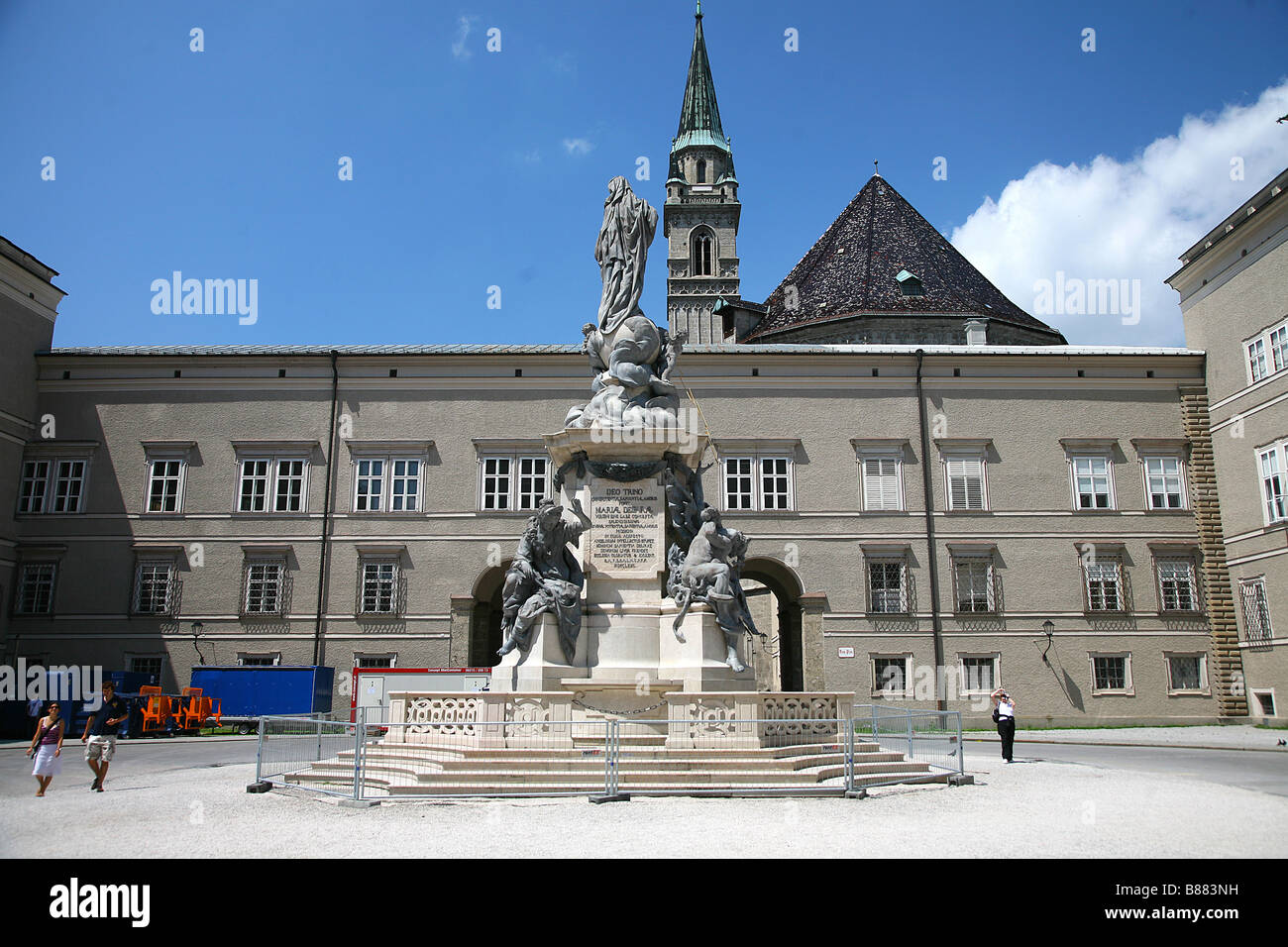 STATUE ON DOMPLATZ SALZBURG AUSTRIA SALZBURG AUSTRIA 28 June 2008 Stock ...