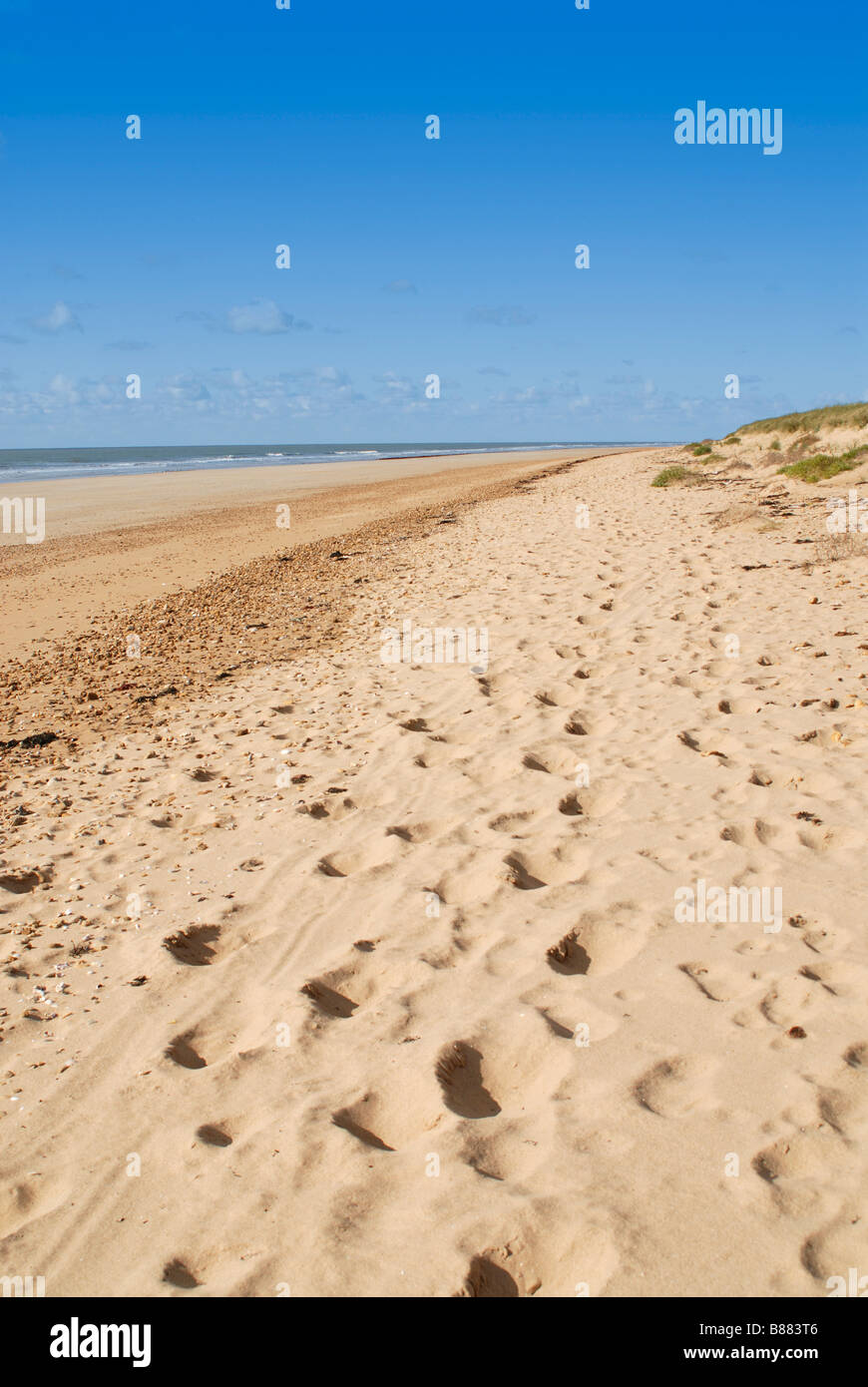 Sandy vendee france coastline coast beach sandy beach blue sky hi-res ...