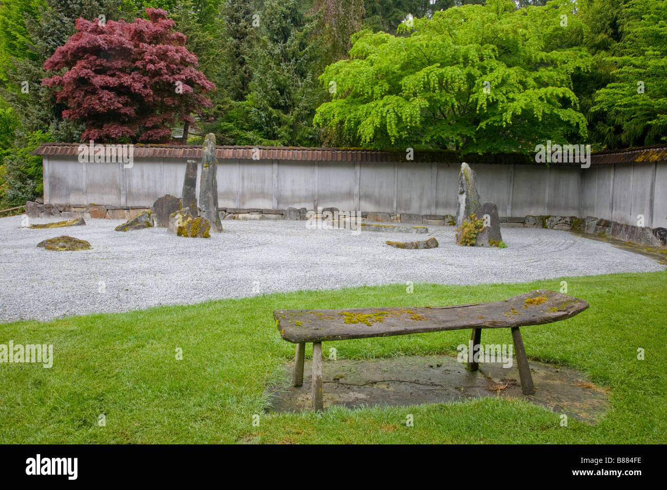 Japanese garden stone bench hi-res stock photography and images - Alamy
