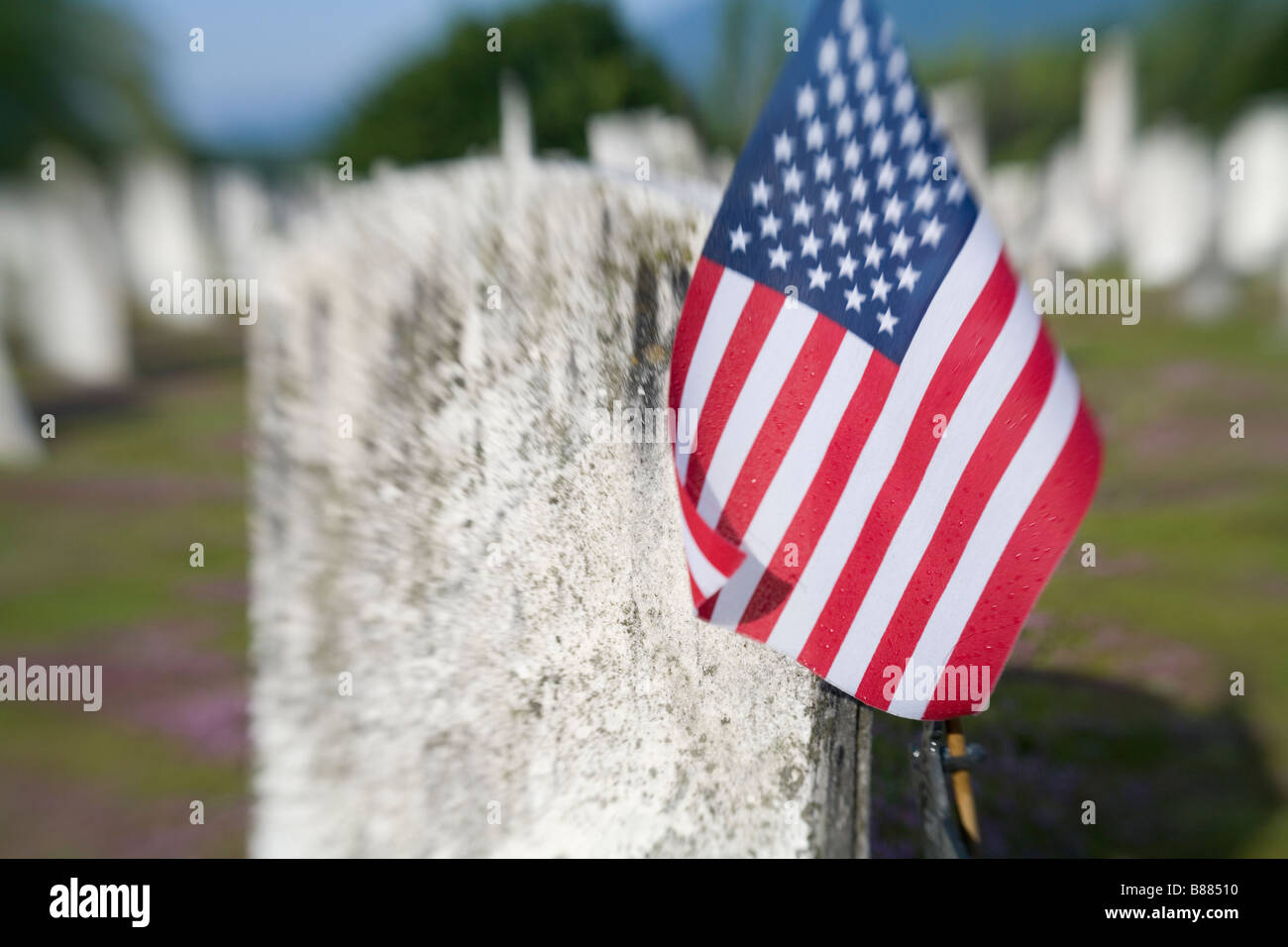 American flag cemetery tombstone hi-res stock photography and images ...