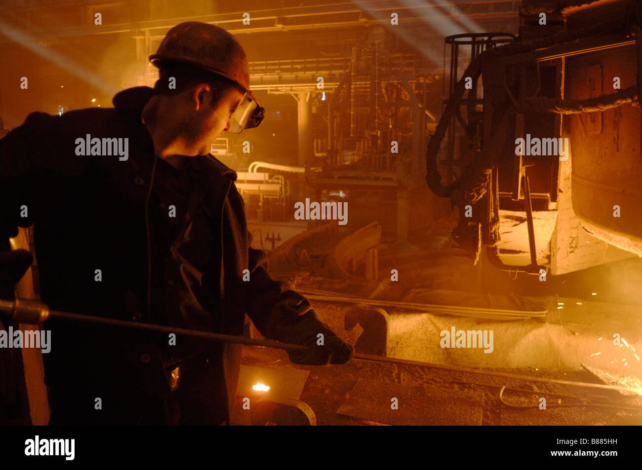 Workers molten steel in plant hi-res stock photography and images - Alamy