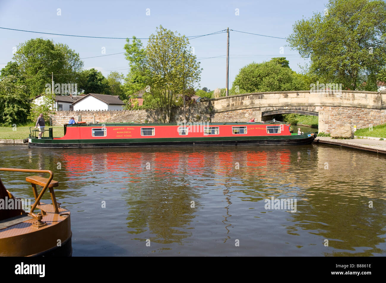 Narrow boat in the Trevor basin by the Pontcysyllte viaduct on the ...