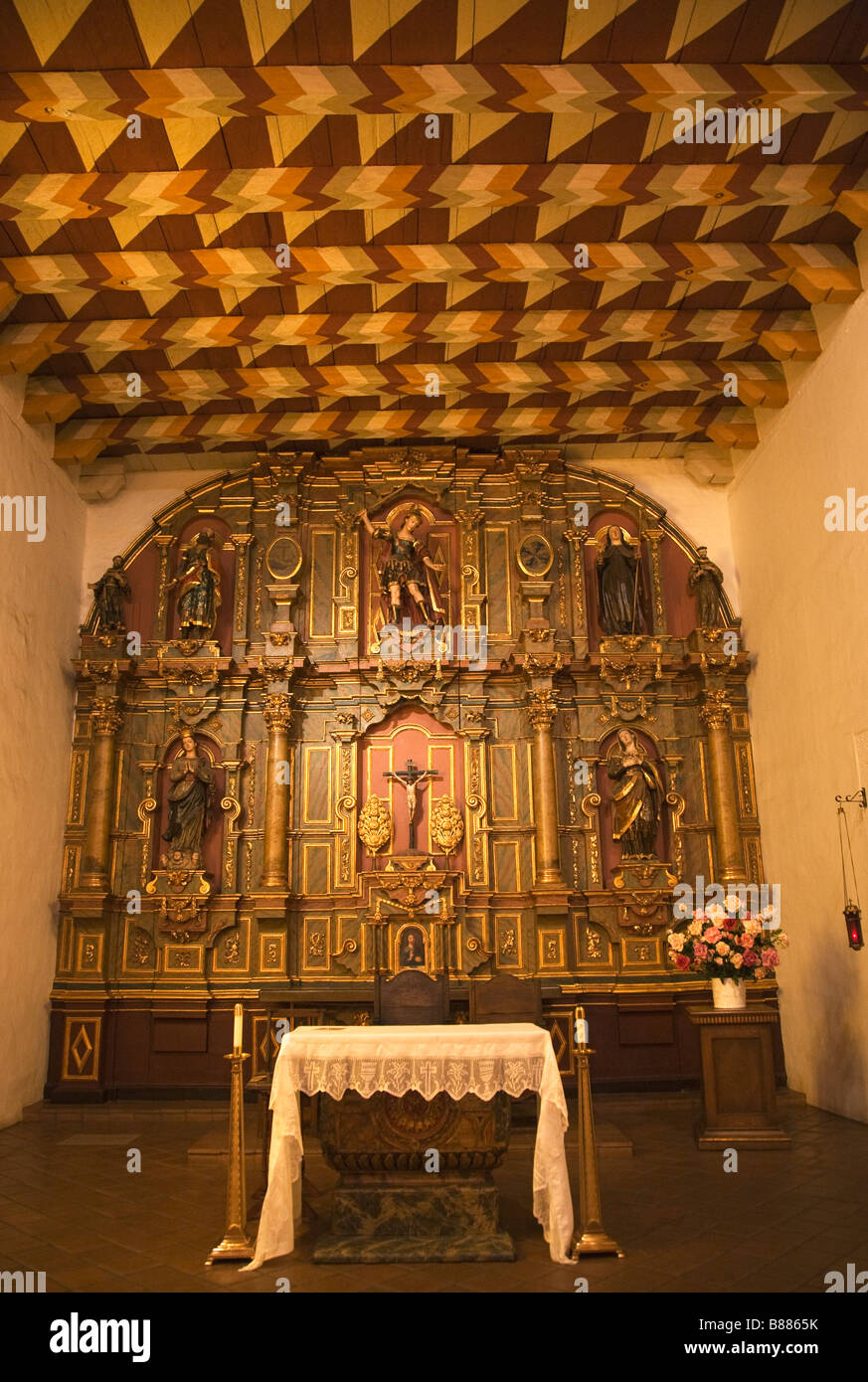 Catholic church altar sanctuary mission hi-res stock photography and ...