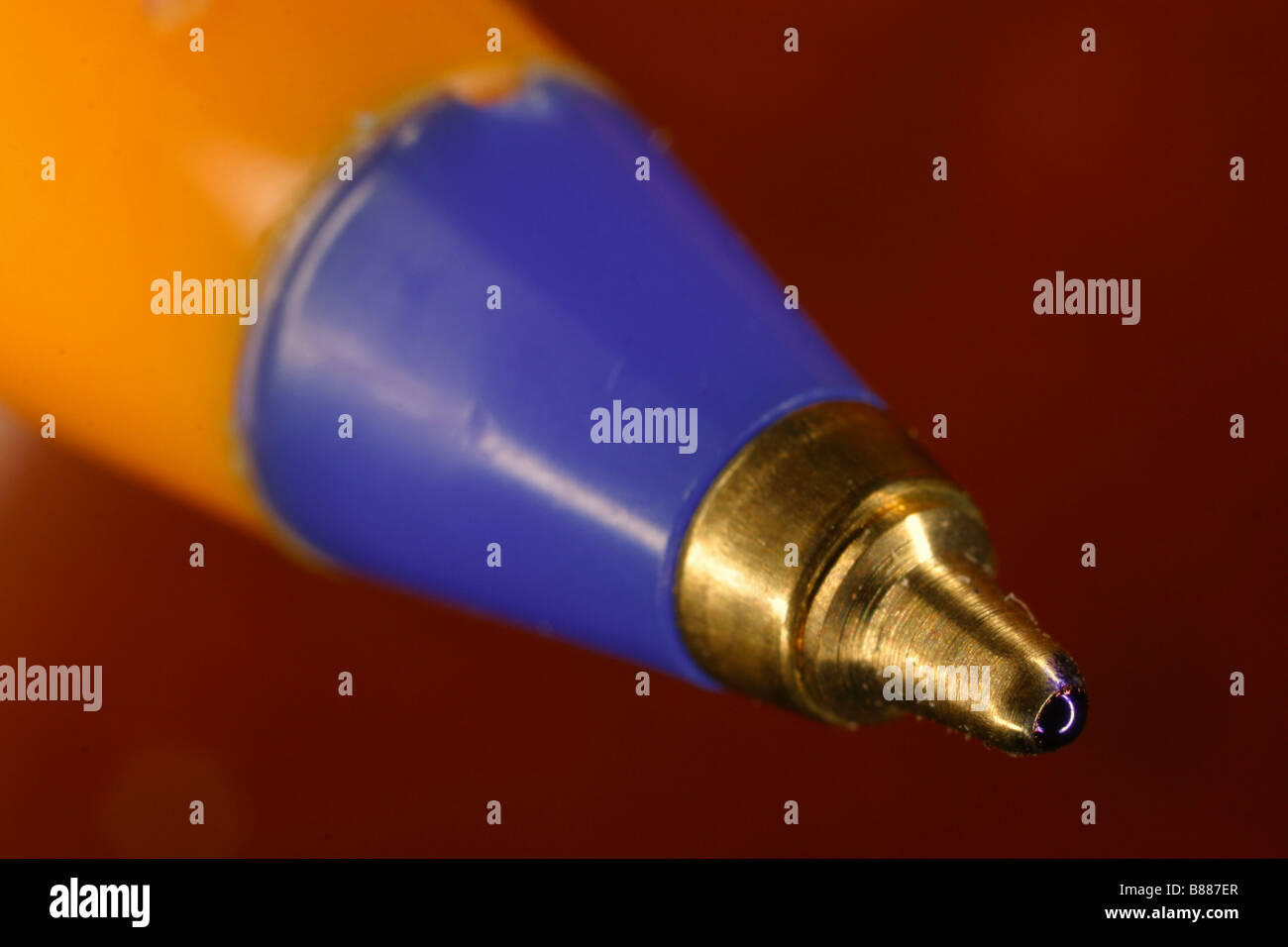 Bic ballpoint pen hi-res stock photography and images - Alamy