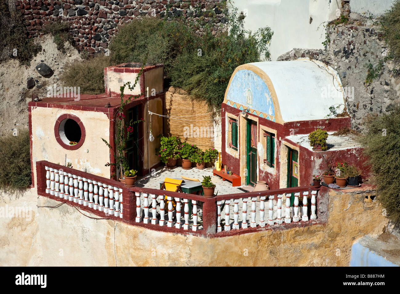 Santorini cliff hi-res stock photography and images - Alamy