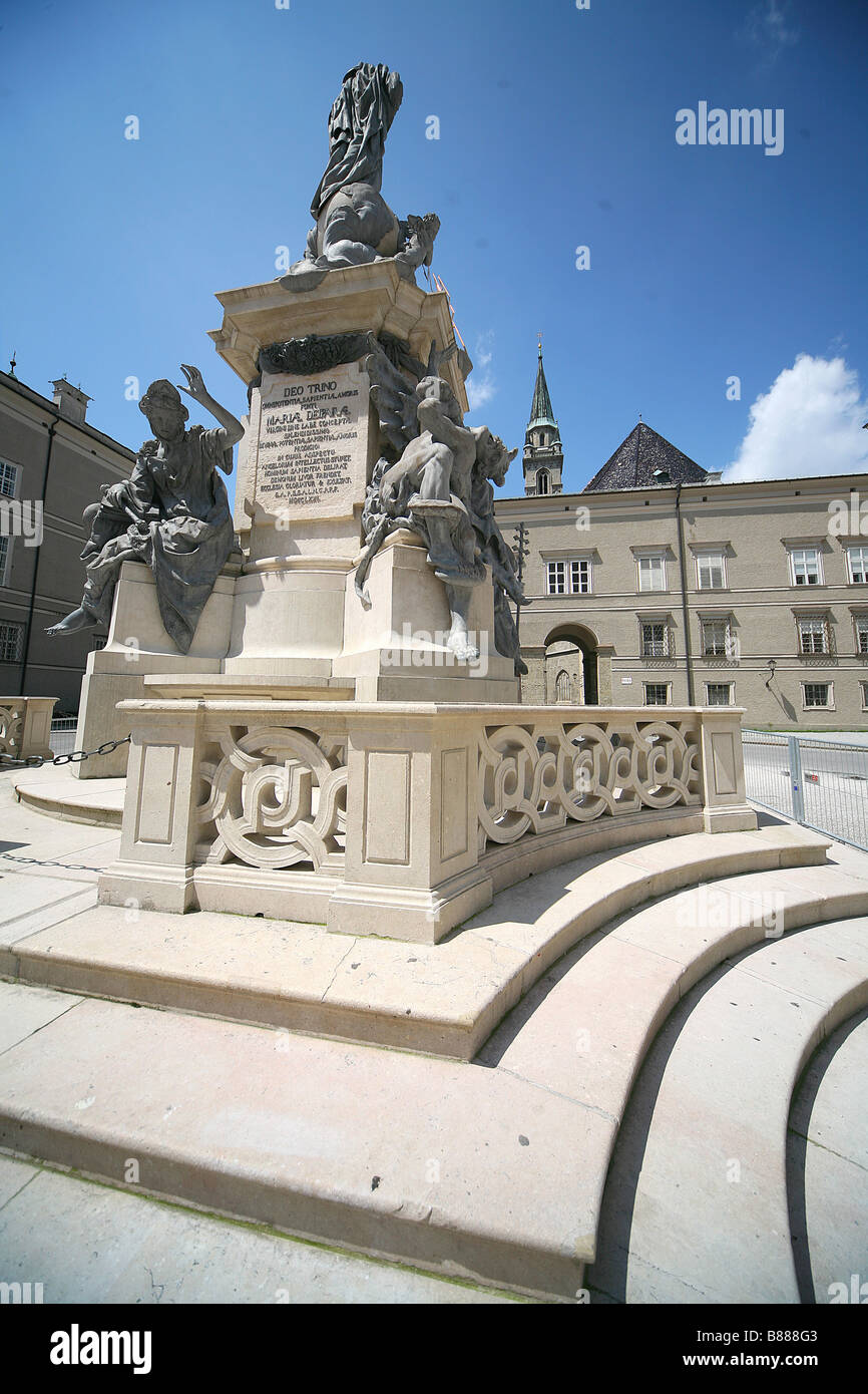 STATUE ON DOMPLATZ SALZBURG AUSTRIA SALZBURG AUSTRIA 28 June 2008 Stock ...