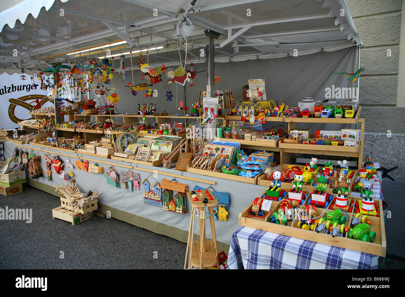WOODEN TOY STALL SALZBURG AUSTRIA SALZBURG AUSTRIA 28 June 2008 Stock ...