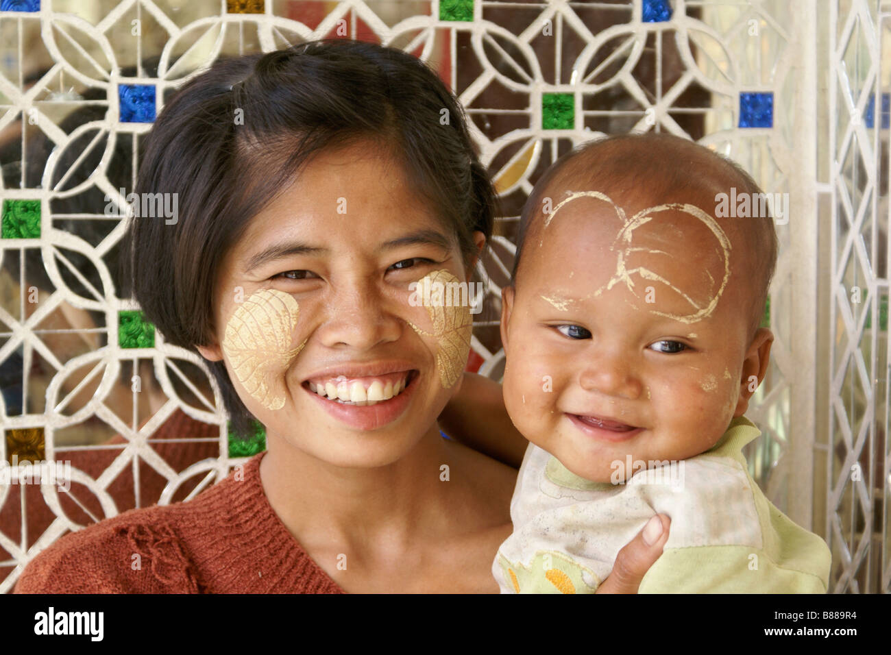 Mother and child with thanaka on face, Mandalay, Myanmar (Burma Stock ...