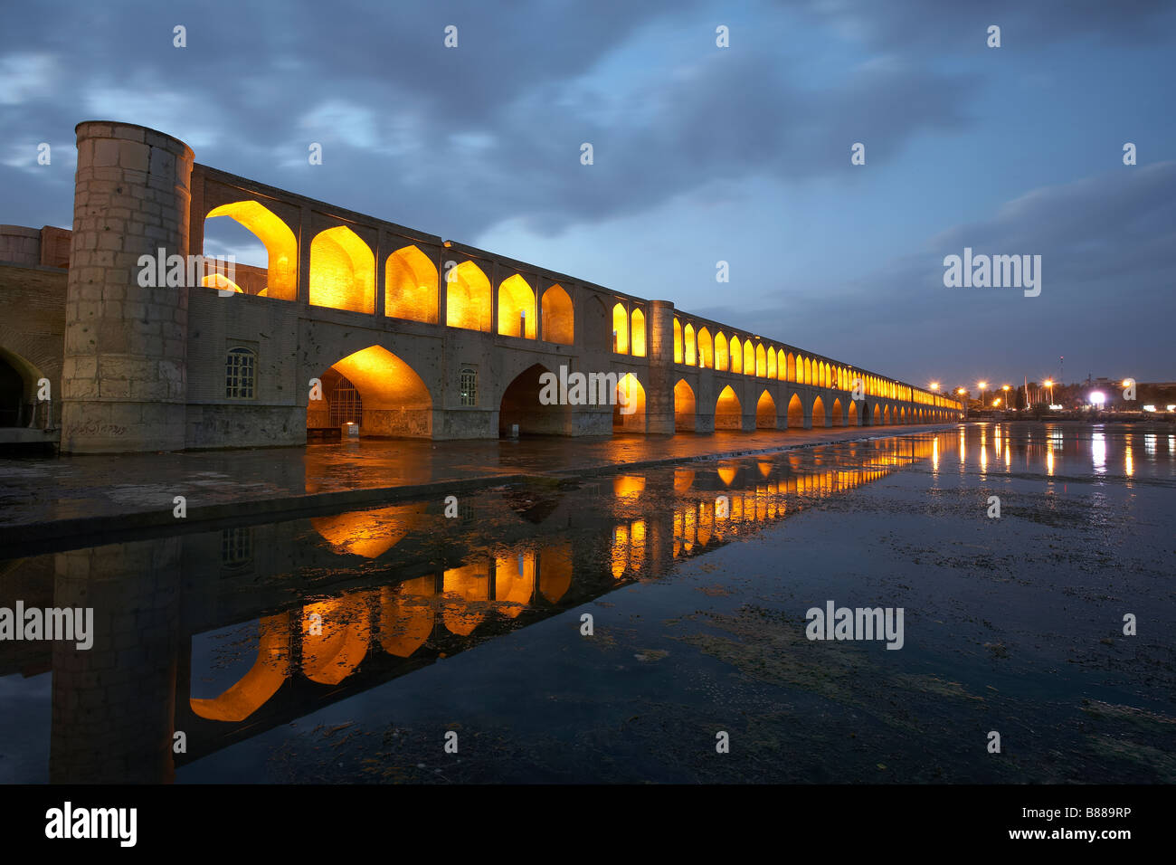 Zayandeh river bridge at night in Esfahan Stock Photo - Alamy