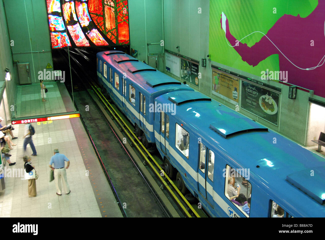 Montreal subway station platform Stock Photo - Alamy