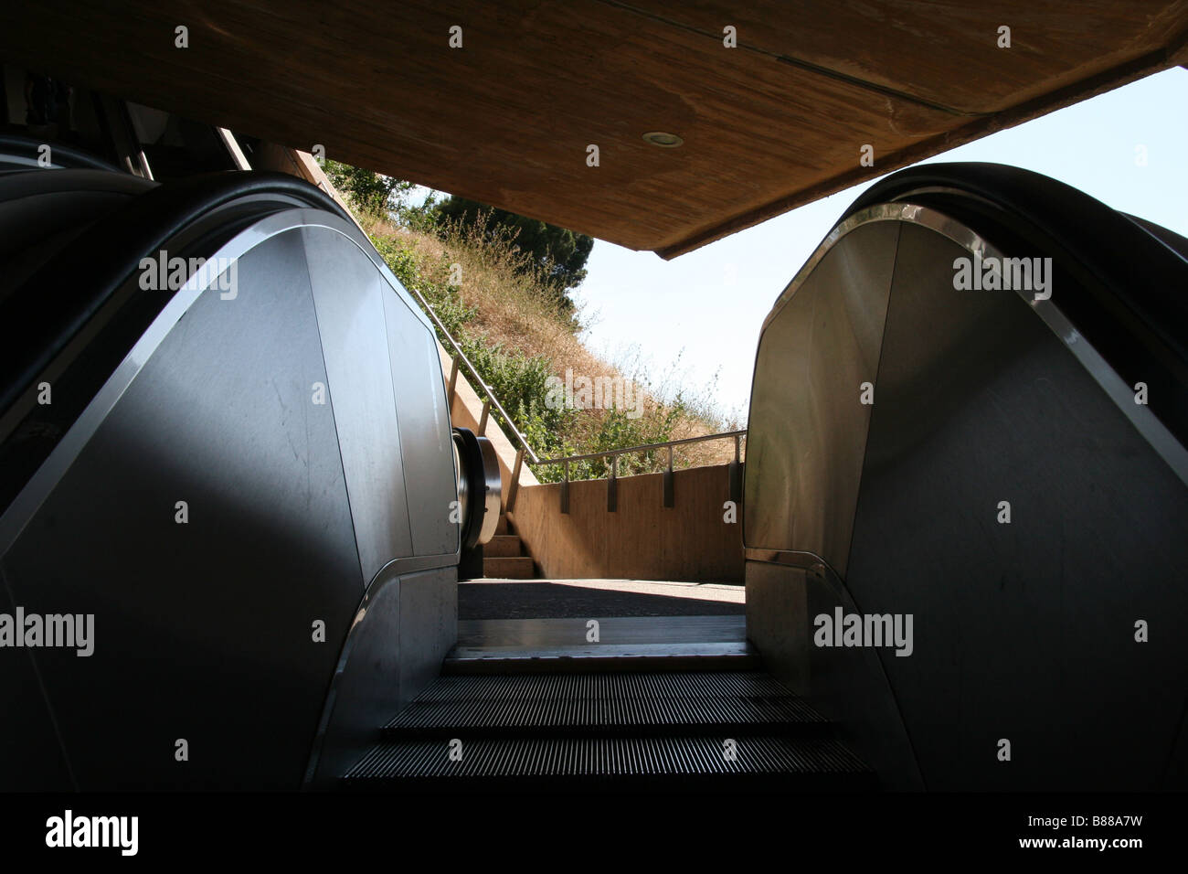 The escalator (escaleras mecánicas) built into the hill in Toledo ...