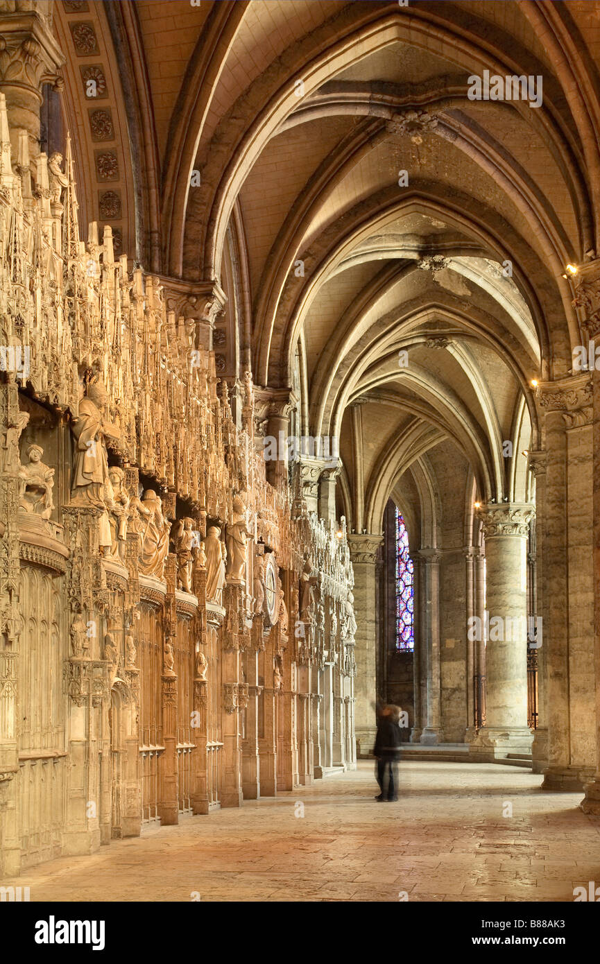 AMBULATORY OF NOTRE-DAME CATHEDRAL CHARTRES Stock Photo - Alamy
