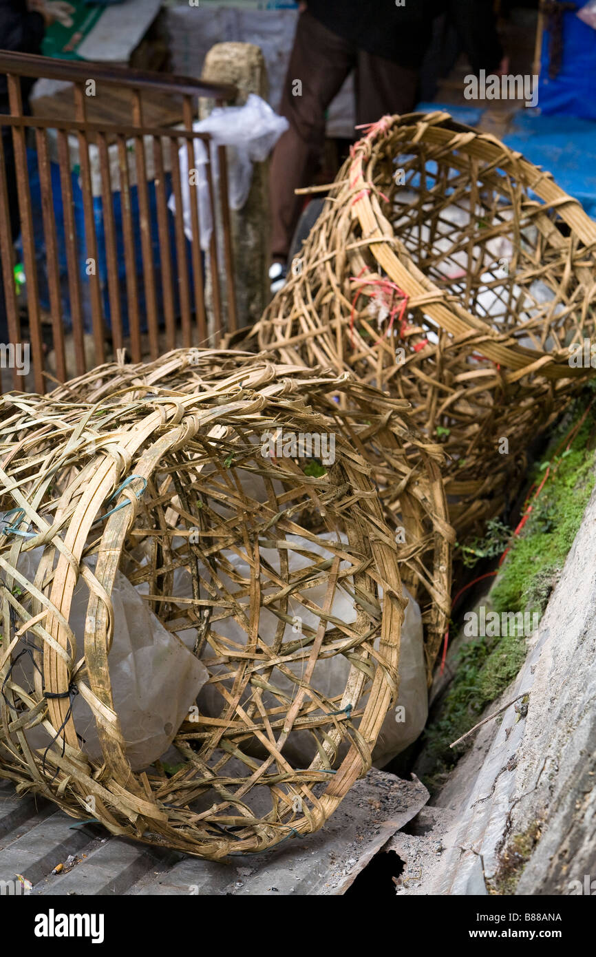 Straw baskets hi-res stock photography and images - Alamy