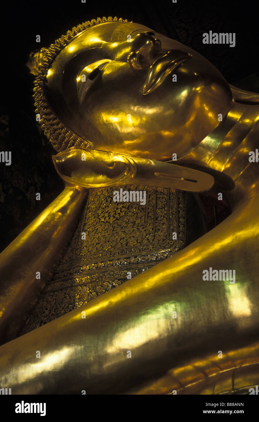 Beautiful golden reclining buddha head hi-res stock photography and ...