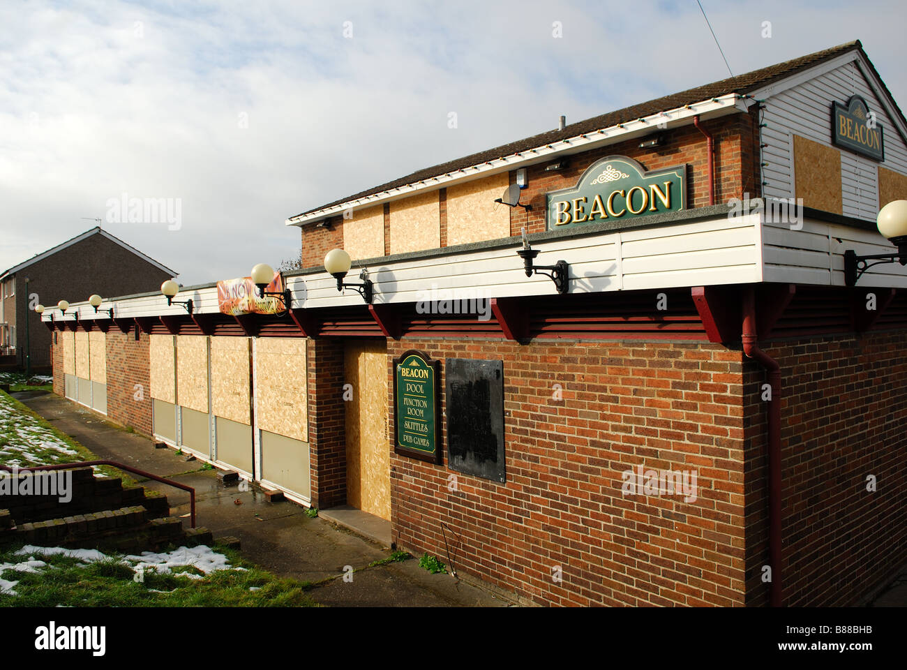 Public house closed hi-res stock photography and images - Alamy